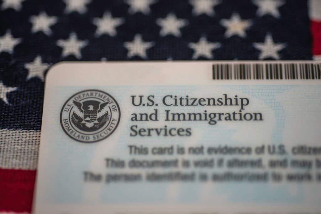 Work permit in the United States: 5 steps to obtain it